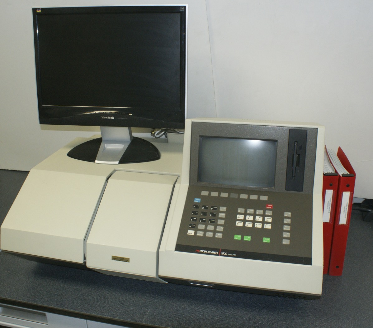 Lab Instrument Lab Instrument - FTIR-IR and Near-IR Spectroscopy Perkin ...