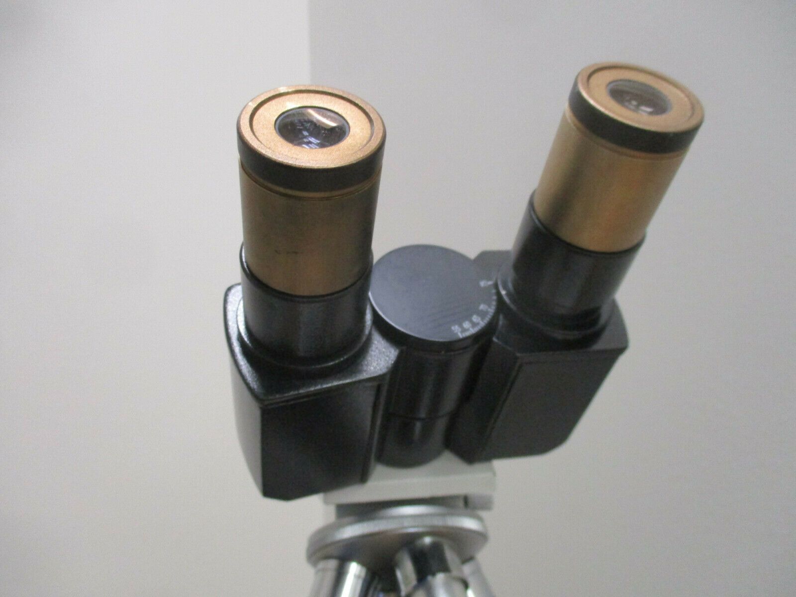 Baxter M3000 Medical, Laboratory Microscope, 4 Obj | LabX.com