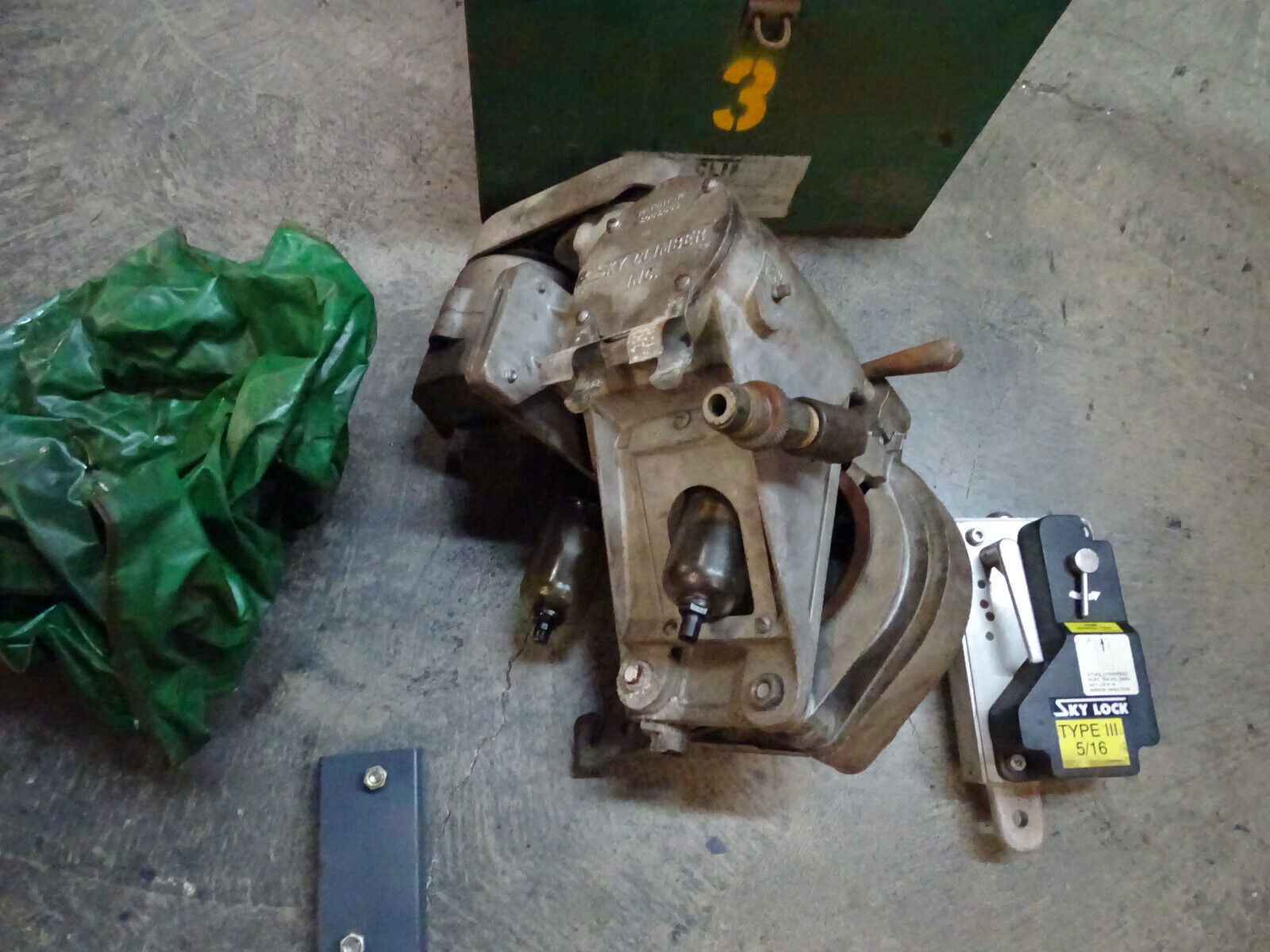 Sky Climber ME4 Scaffold Hoist Assembly w/ Sky Loc | LabX.com