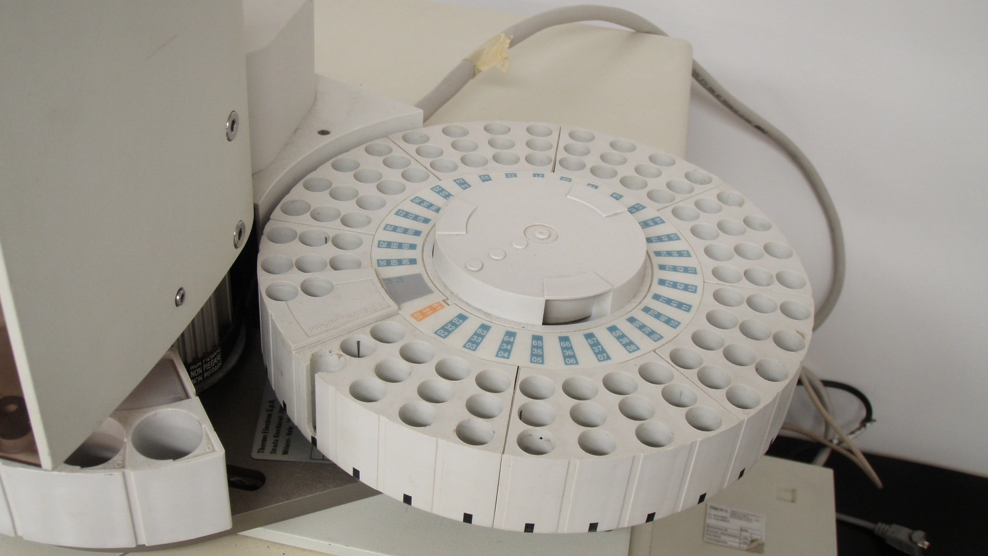 Thermo Trace GC 2000 Series with FID and TCD and AS2000 Autosampler ...