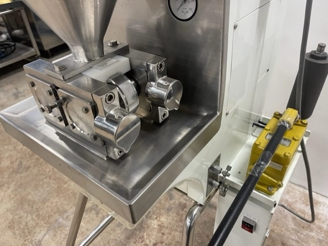 Vector Freund TF-Mini Roller Compactor TF-Mini | LabX.com