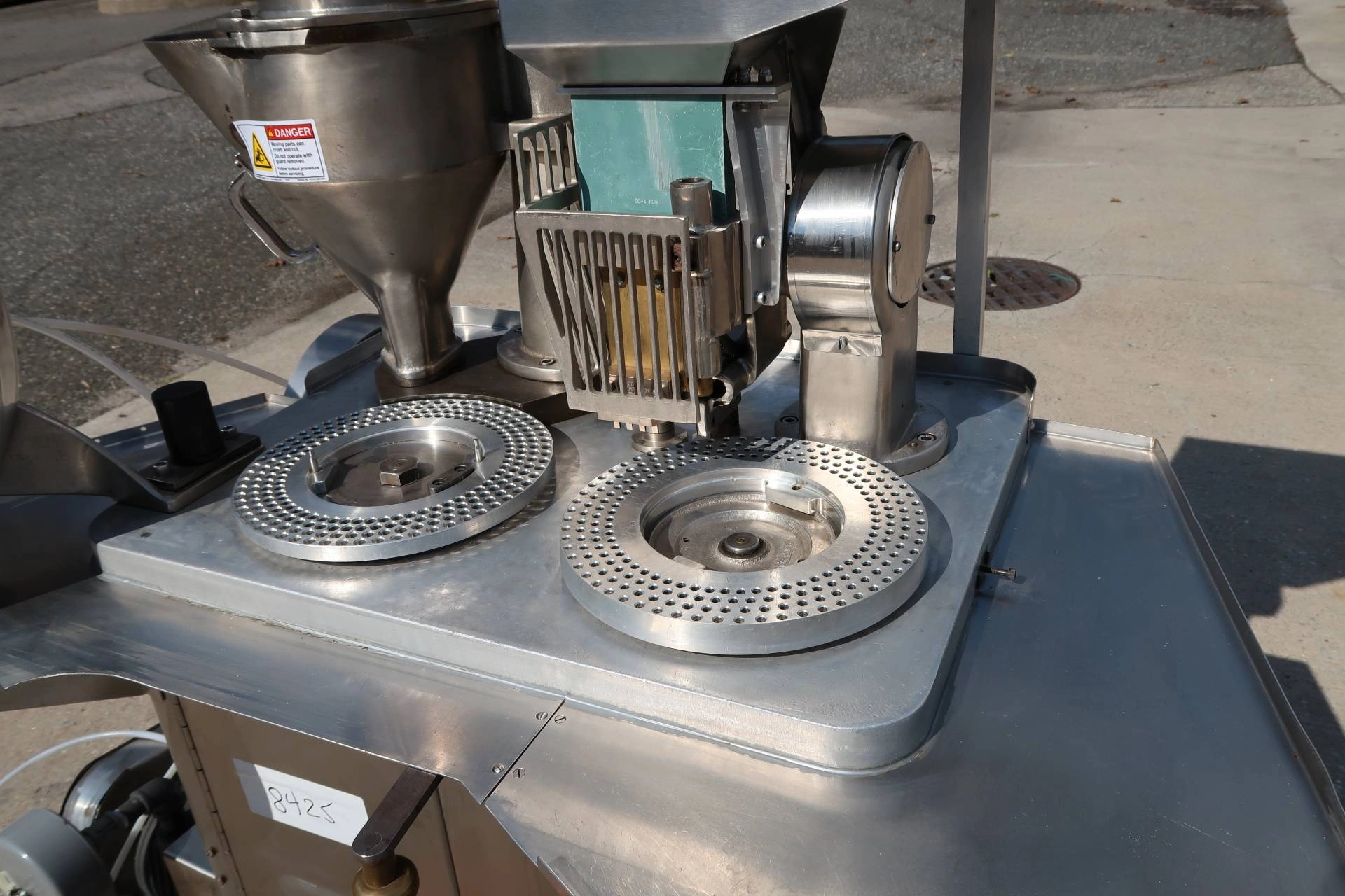 Capsugel Type 8 Semi-Automatic Capsule Filling Machine | LabX.com