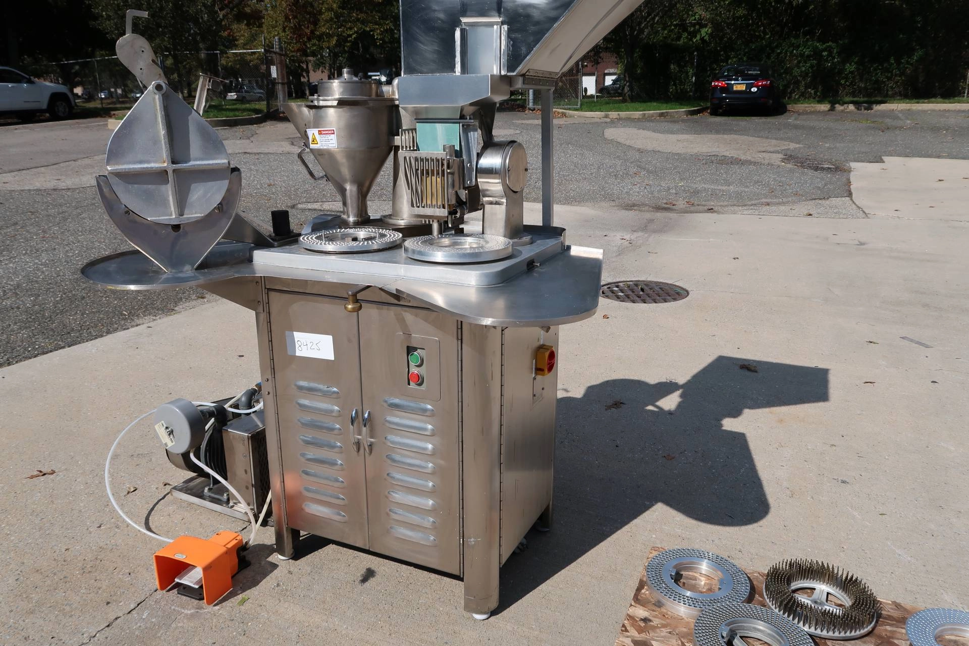 Capsugel Type 8 Semi-Automatic Capsule Filling Machine | LabX.com