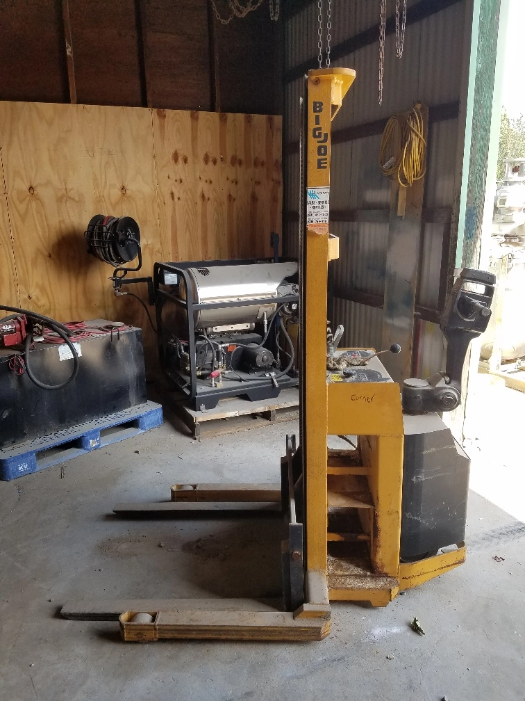 2,000 lb. Capacity Walk Behind Straddle Forklift, Order Picker | LabX.com