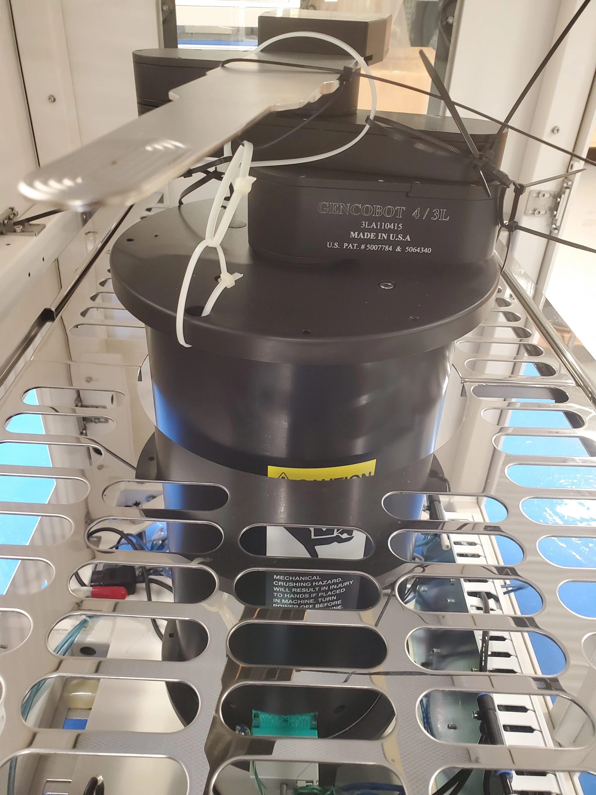 August Robot Wafer Handler Model QA-MDI-02 | LabX.com