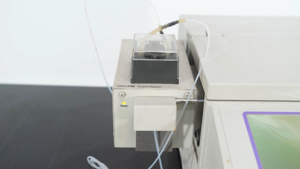 Unicam UV500 UV-Vis Spectrophotometer | LabX.com
