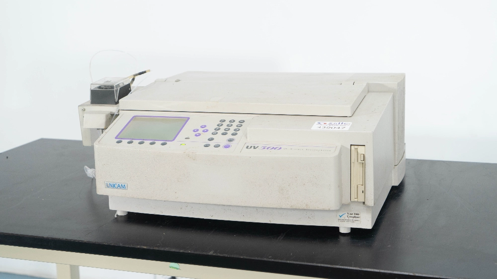 Unicam UV500 UV-Vis Spectrophotometer | LabX.com