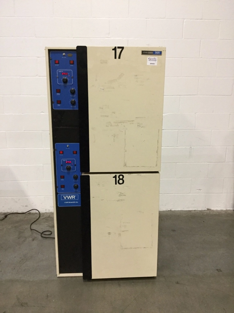 Thermo Scientific Double Stack CO2 Incubator | LabX.com