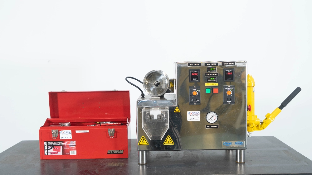 Freund-Vector TFC-LAB Micro Roll Compactor For Sale