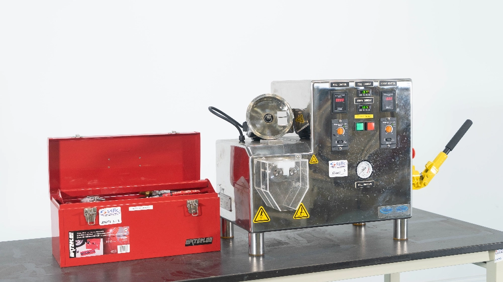 Freund Vector Tfc Lab Micro Roll Compactor System