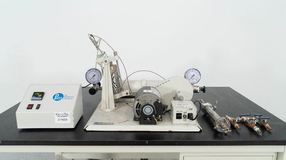 Parr 3916 Shaker Hydrogenation Apparatus With Temp Controller | LabX.com