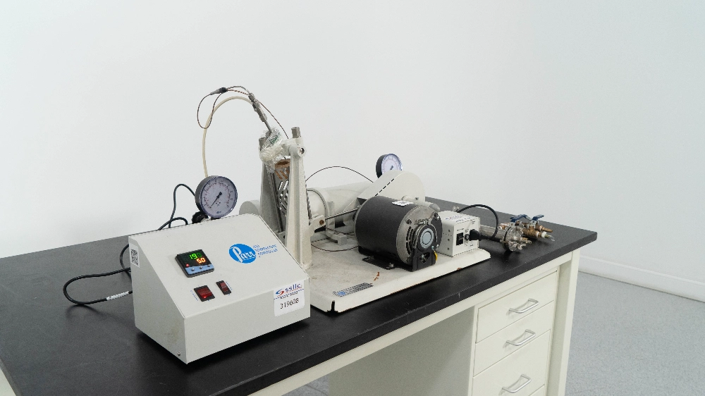 Parr 3916 Shaker Hydrogenation Apparatus With Temp Controller | LabX.com