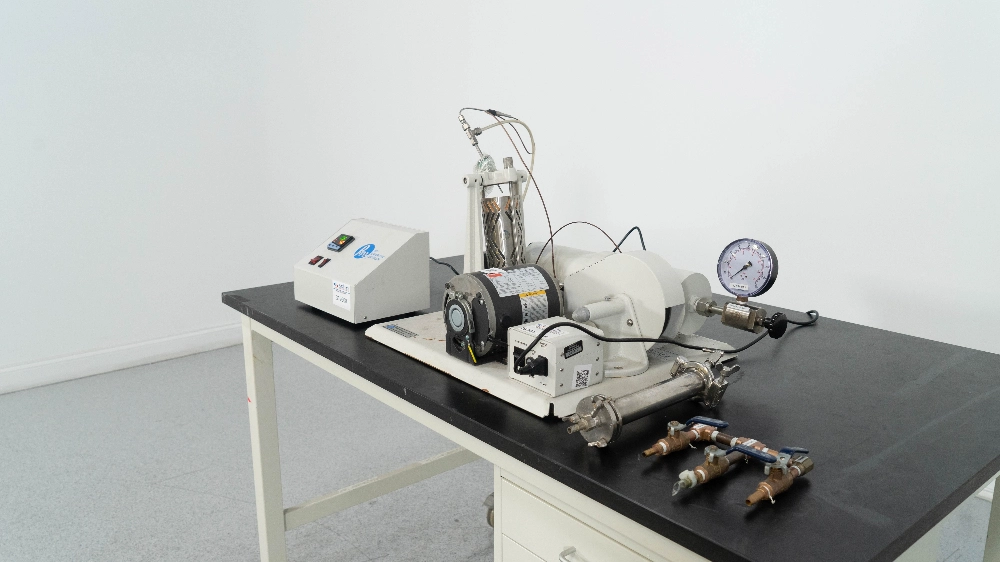 Parr 3916 Shaker Hydrogenation Apparatus With Temp Controller | LabX.com