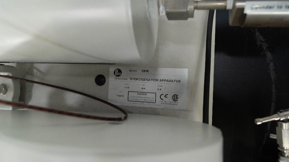 Parr 3916 Shaker Hydrogenation Apparatus With Temp Controller | LabX.com