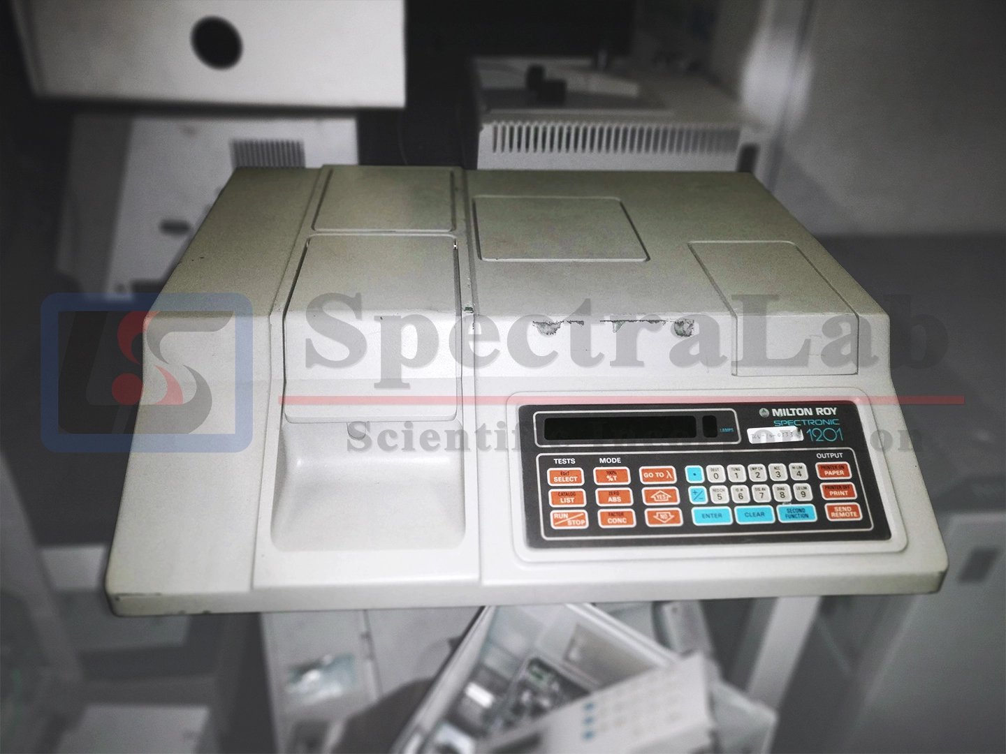 Milton Roy Spectronic 1201 UV/Vis Spectrophotometer | LabX.com