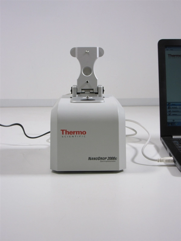 Thermo Scientific NanoDrop 2000c Spectrophotometer | LabX.com