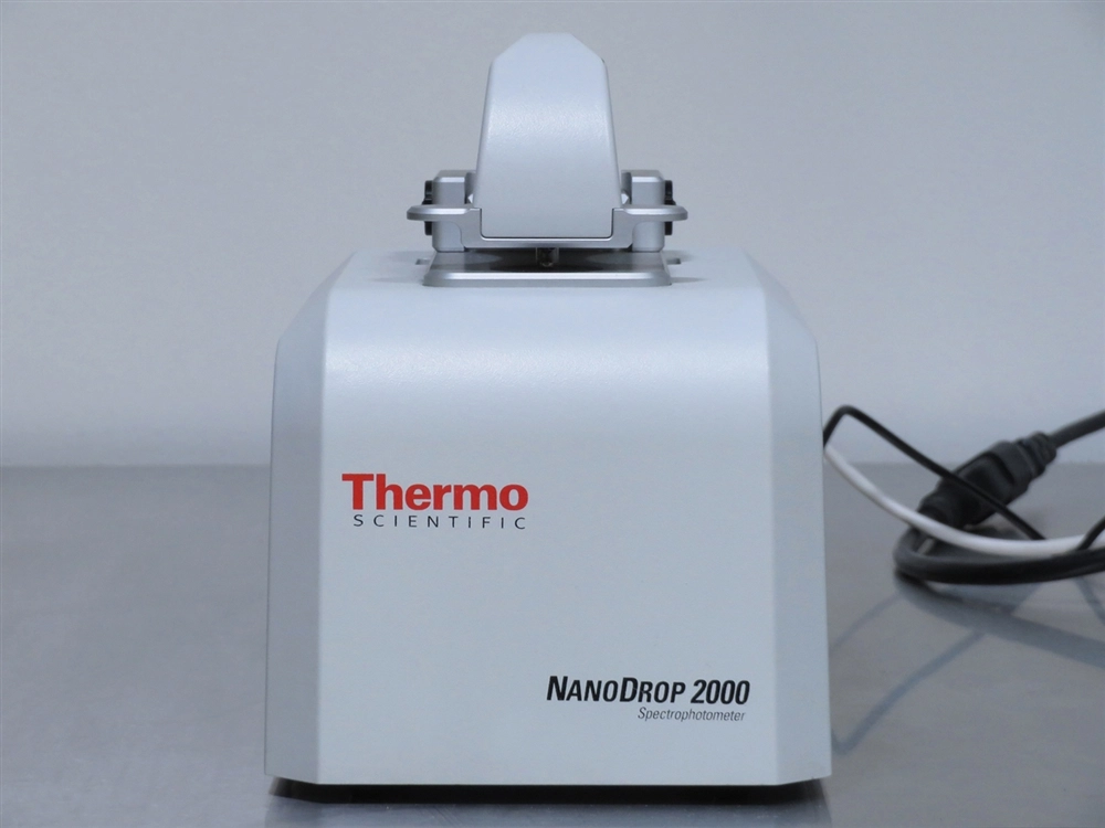 Thermo Scientific NanoDrop 2000 Spectrophotometer | LabX.com