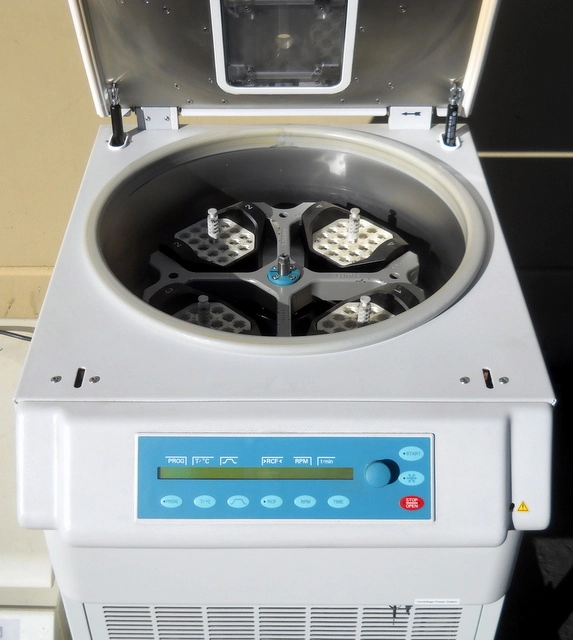 Hettich Rotanta 460 5680-30-D Automated Centrifuge | LabX.com