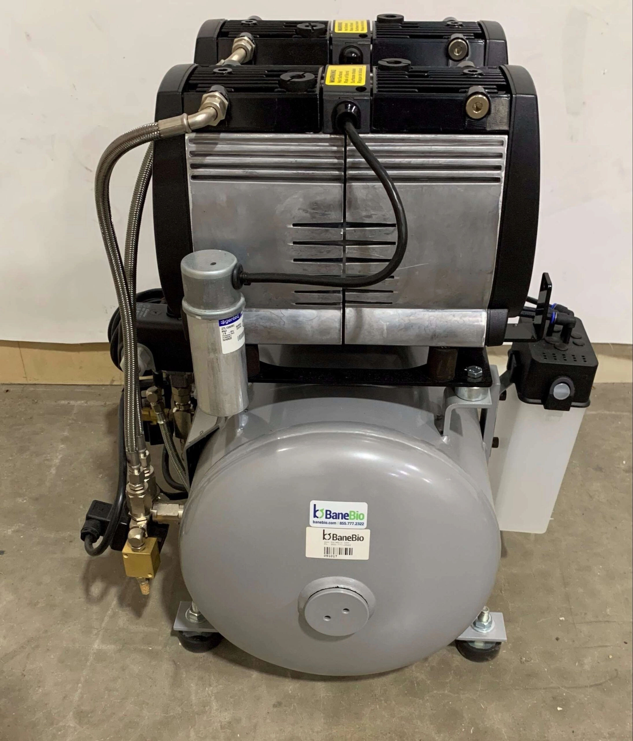 Jun-Air Oilless Rocking Piston Air Compressor 2XOF302-40B | LabX.com