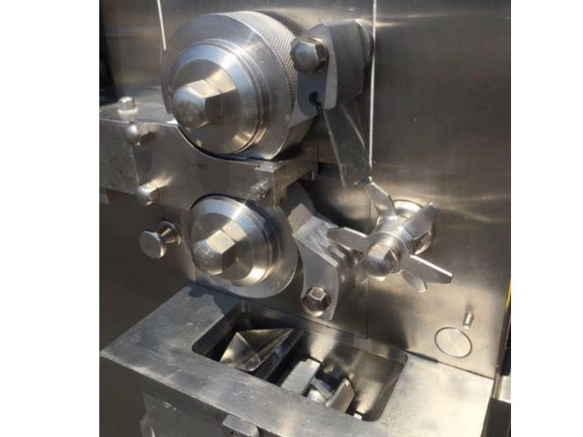 Alexanderwerk WP120 Roller Compactor | LabX.com