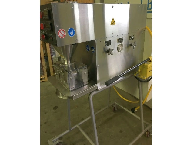 Vector Freund TF-Mini Roller Compactor | LabX.com