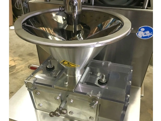 Vector Freund TF-Mini Roller Compactor | LabX.com