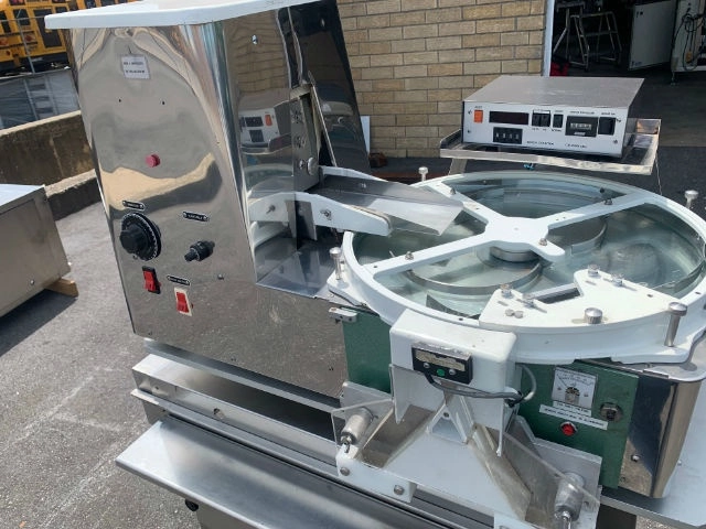 King TB4 Tablet Capsule Counter | LabX.com