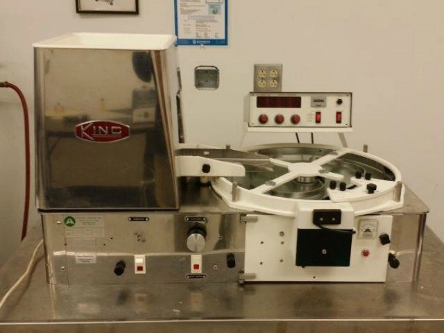 King TB4 Tablet Capsule Counter | LabX.com