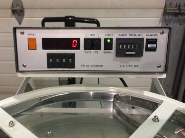 King TB4 Tablet Capsule Counter | LabX.com