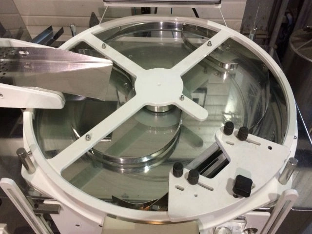 King TB4 Tablet Capsule Counter | LabX.com