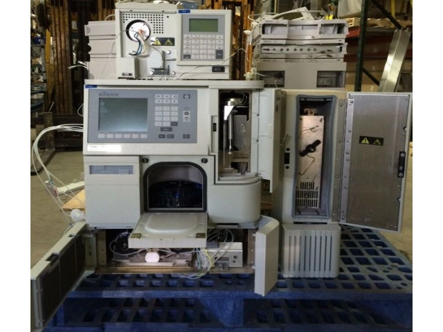 Waters 2695 HPLC with 2487 Absorbance Detector | LabX.com