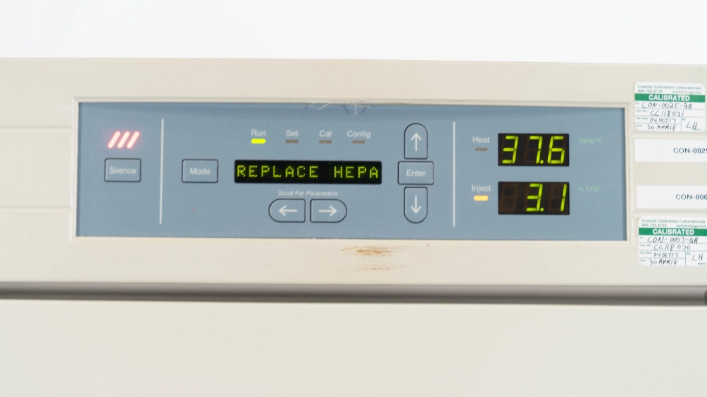 Thermo Forma Series II Water jacketed Double Stack CO2 Incubator | LabX.com