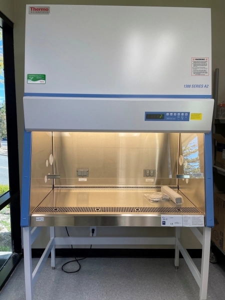 Thermo Scientific 4' Class II Type A2 Biosafety Cabinet Model 1385 ...