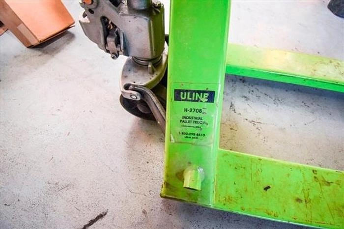 Uline Pallet Jack, 5,500 lb capacity | LabX.com