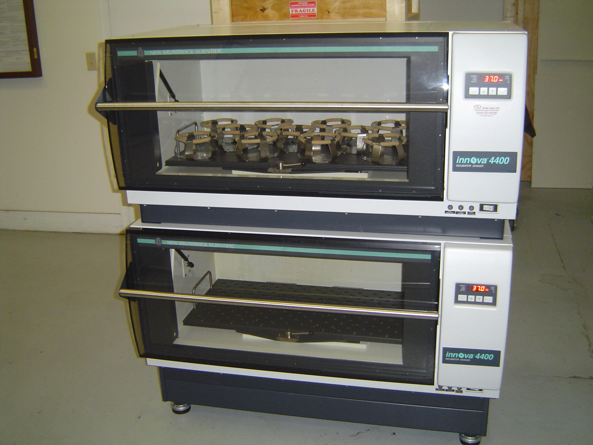 Innova 4400 Incubator Shaker's | LabX.com