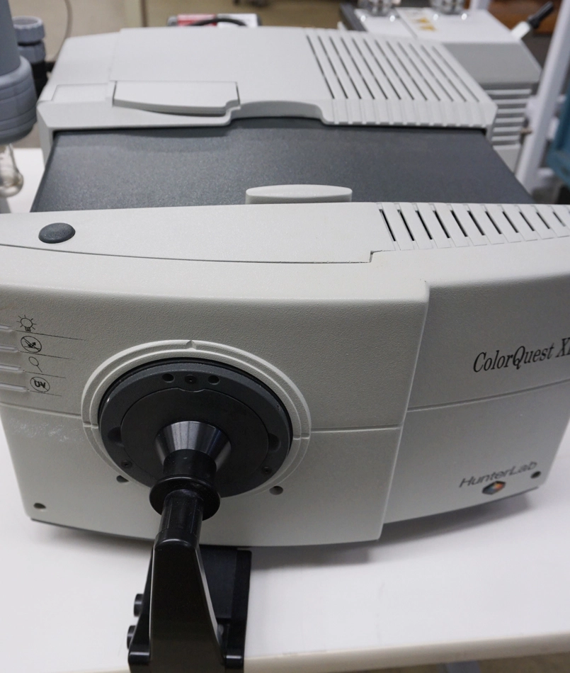 Hunterlab Colorquest XE color spectrophotometer (4348) | LabX.com