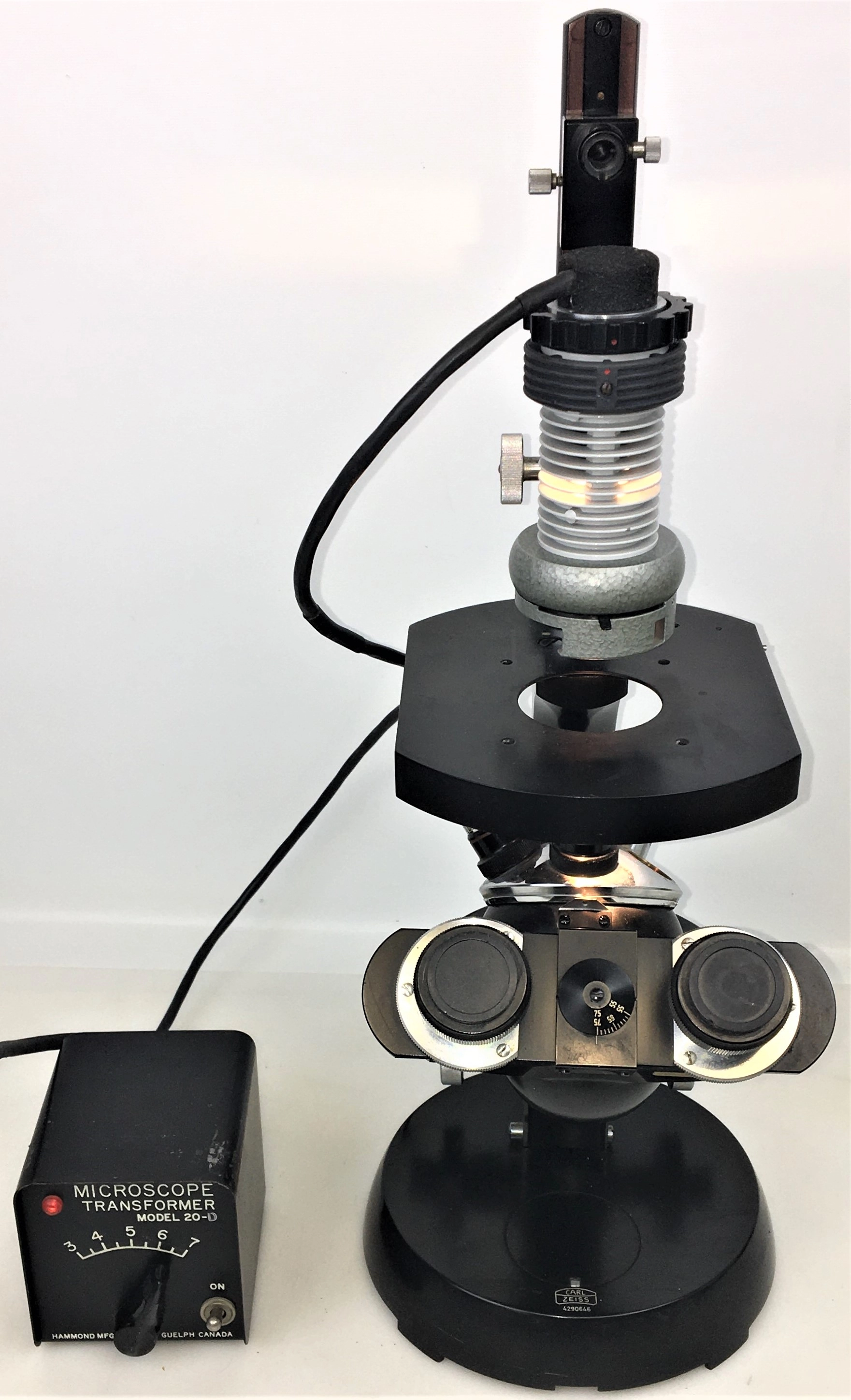 Carl Zeiss Inverted Microscope with Illuminator | LabX.com