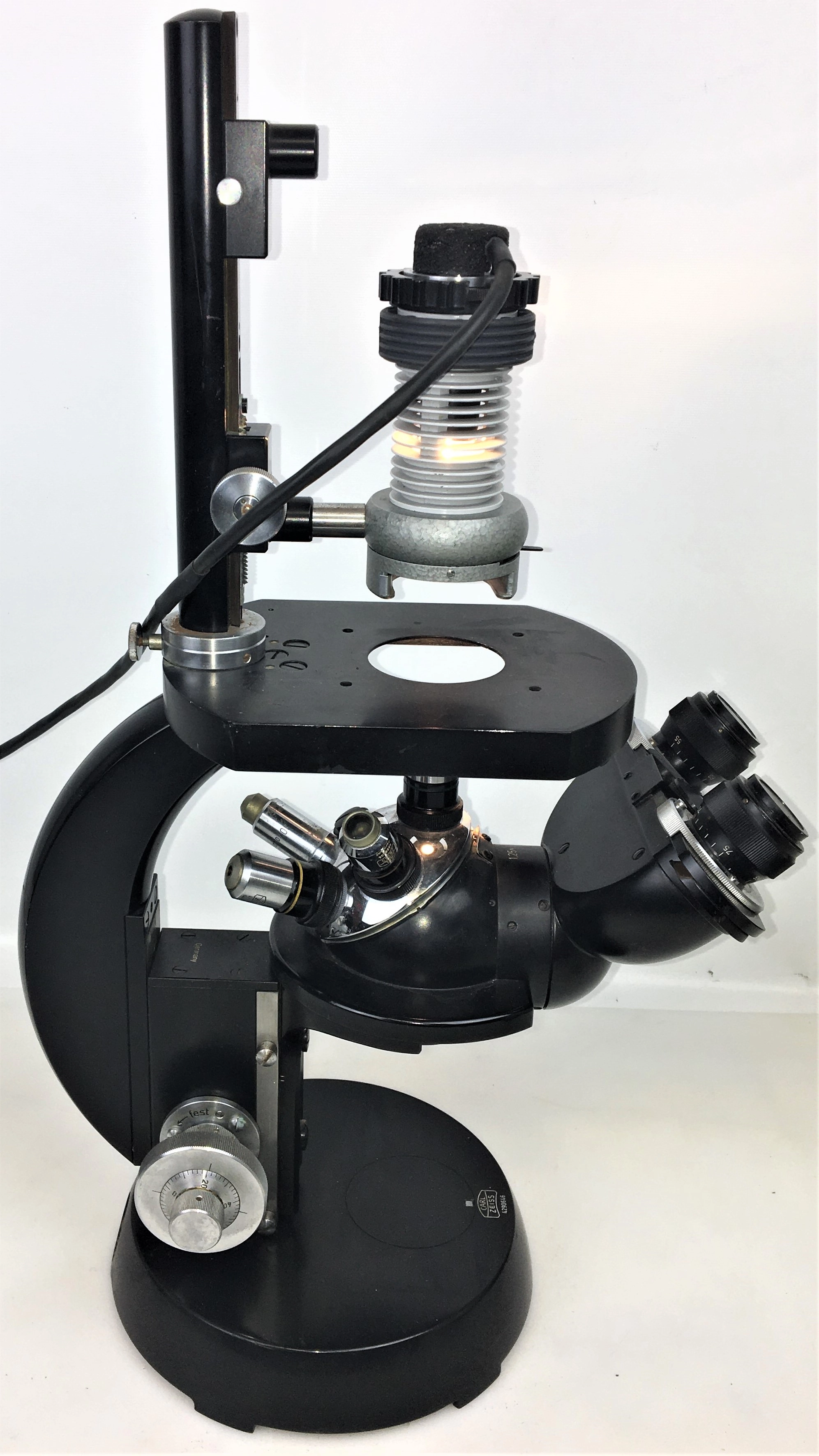 Carl Zeiss Inverted Microscope with Illuminator | LabX.com