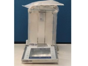 Mettler Toledo XP204 Analytical Balance | LabX.com