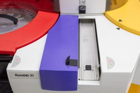 Thermo Konelab 30 Chemistry Analyzer 981850 CLEARANCE! As-Is | LabX.com
