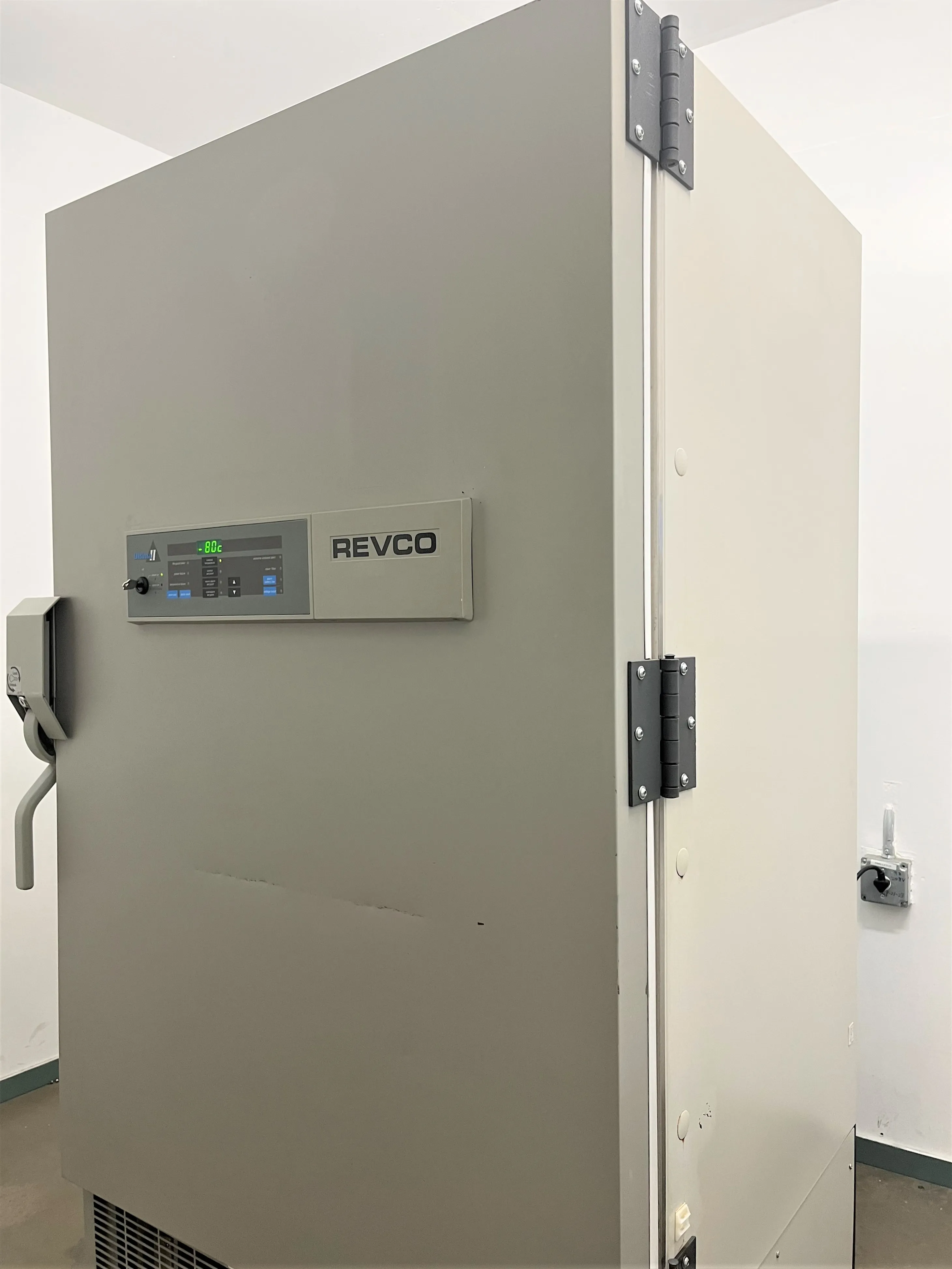 Ultra Low Freezer - Revco ULT2586-9 Ultra Low Temperature Lab Freezer ...