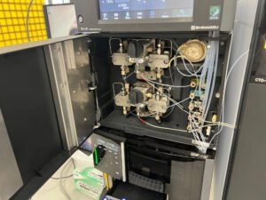 Shimadzu 8060 LC-MS/MS System | LabX.com