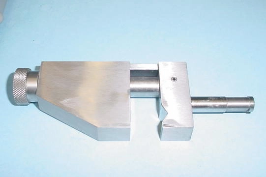 Leco VC-50 low speed saw, 5" capacity, 0 to 500 rpm, with integral vise ...