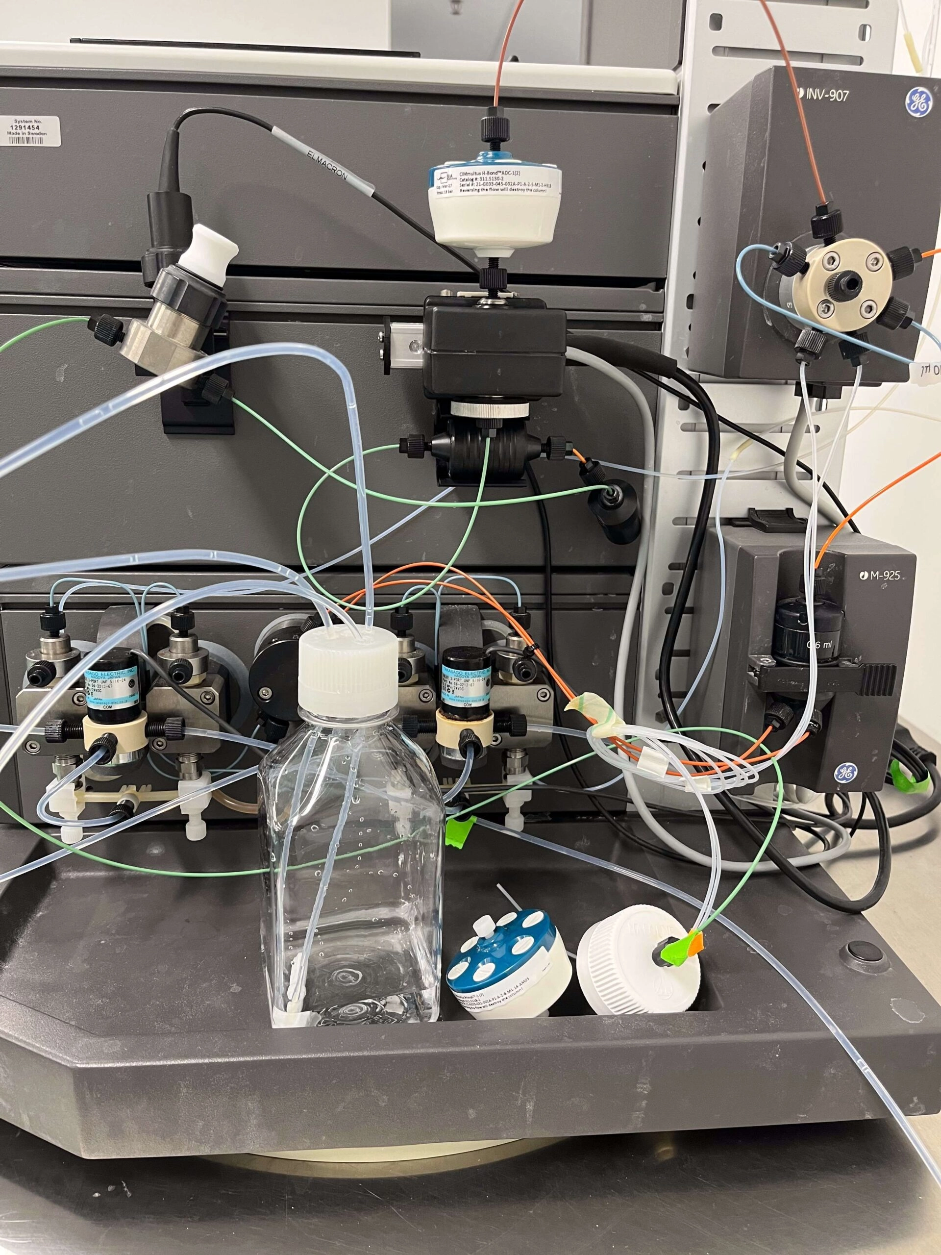 GE AKTA Purifier 10 FPLC System w/ Fraction Collector | LabX.com