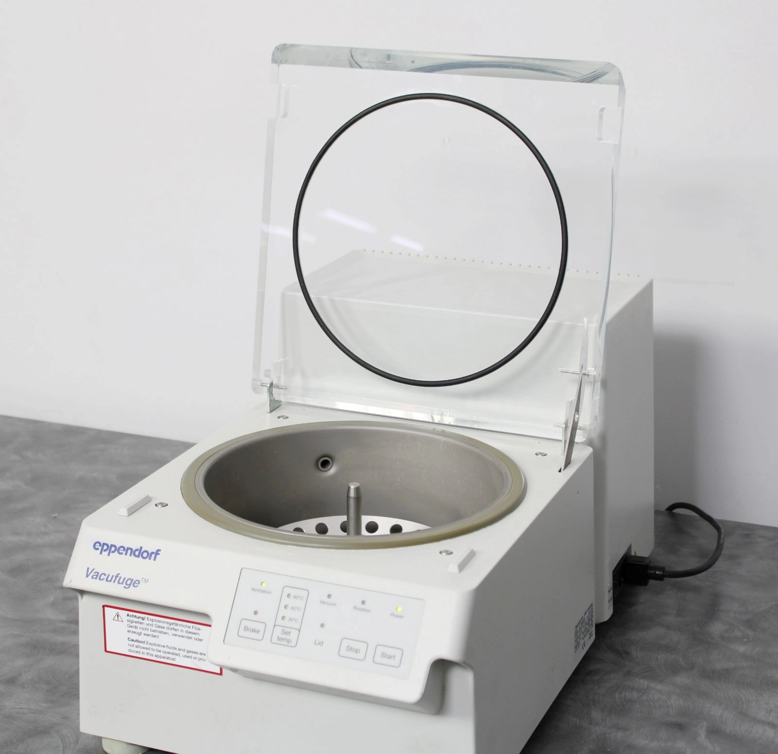 Eppendorf Vacufuge Concentrator with Rotor | LabX.com