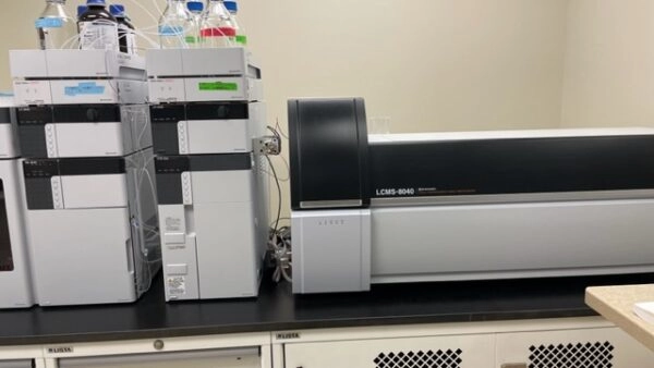 Shimadzu LCMS-8040 System with Nexera UHPLC LC/MS System | LabX.com