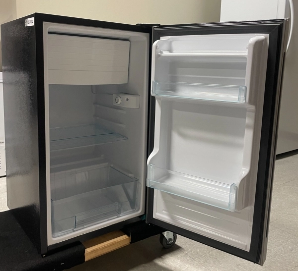 Daewoo Compact Refrigerator 4.2 cu.ft. | LabX.com