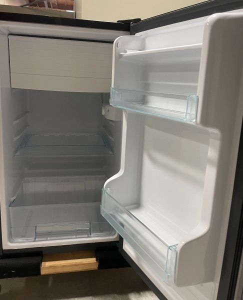 Daewoo Compact Refrigerator 4.2 cu.ft. | LabX.com