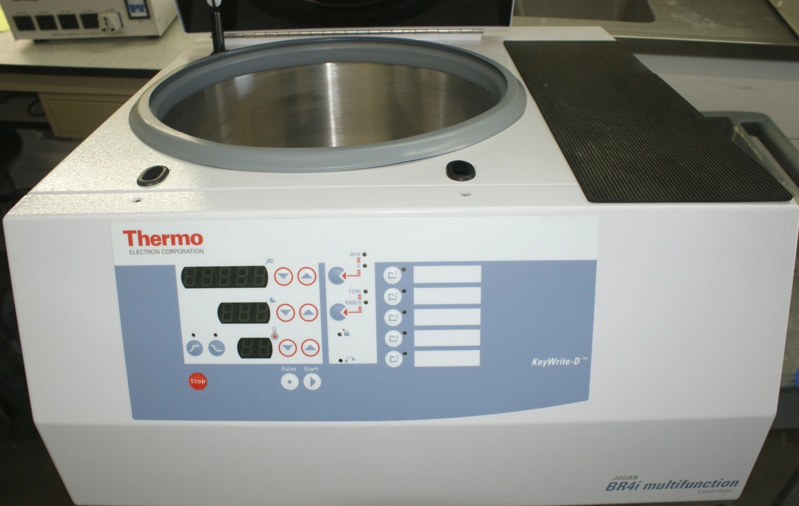 Jouan Centrifuge