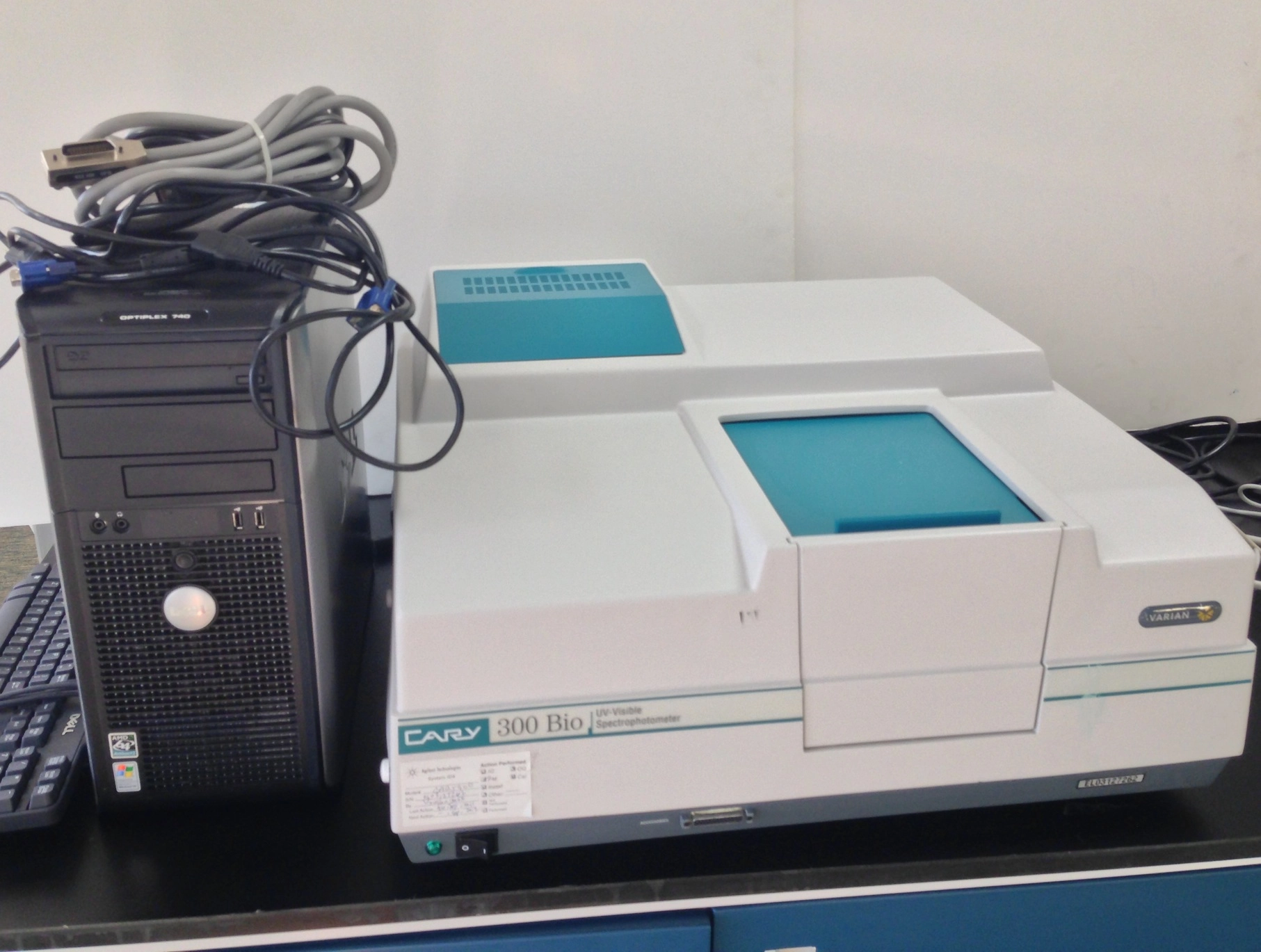 Varian CARY 300 BIO UV-Visible Spectrophotometer | LabX.com